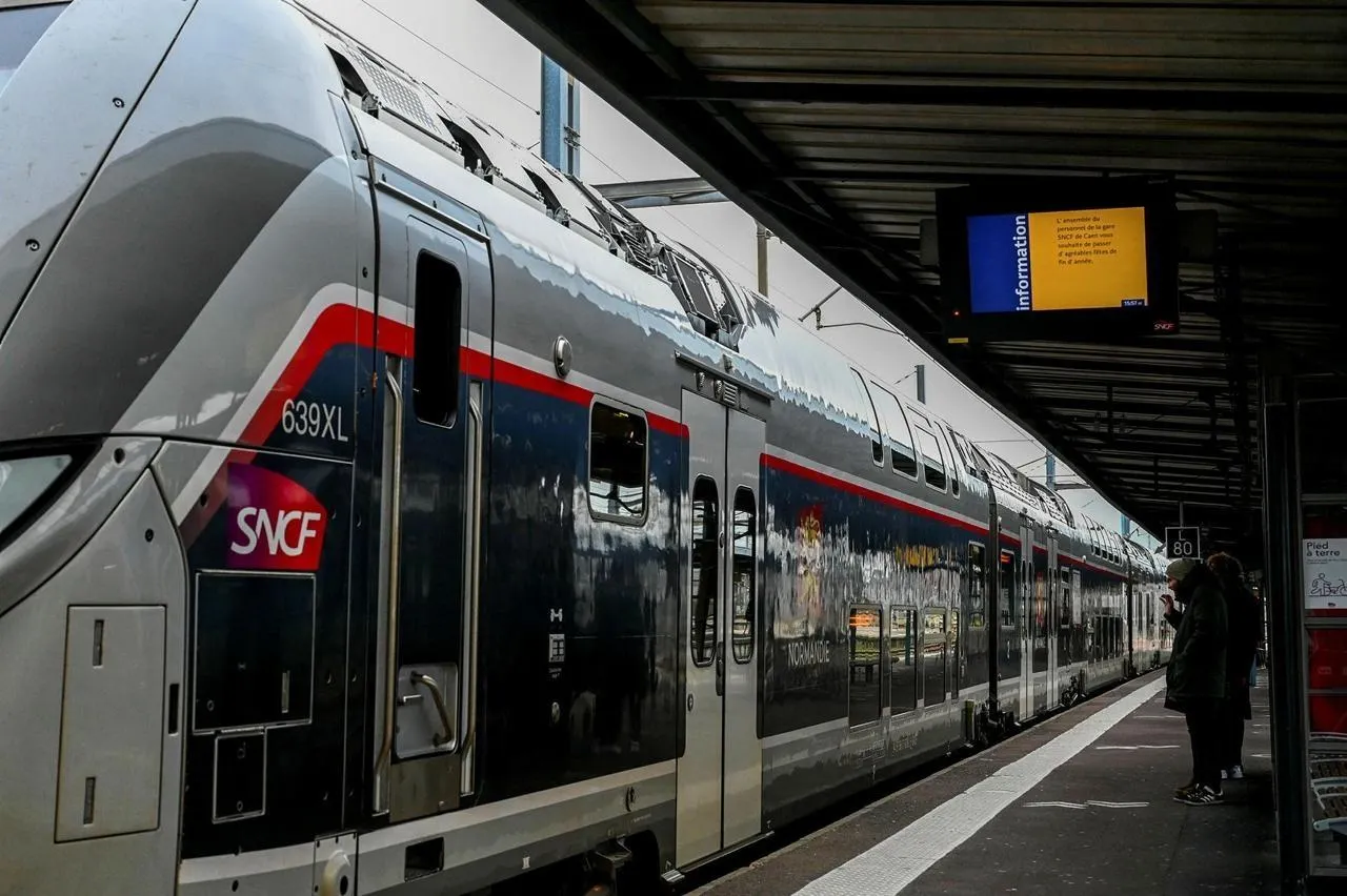 Passage à niveau heurté par un véhicule : le trafic des trains perturbé entre Coutances et ...