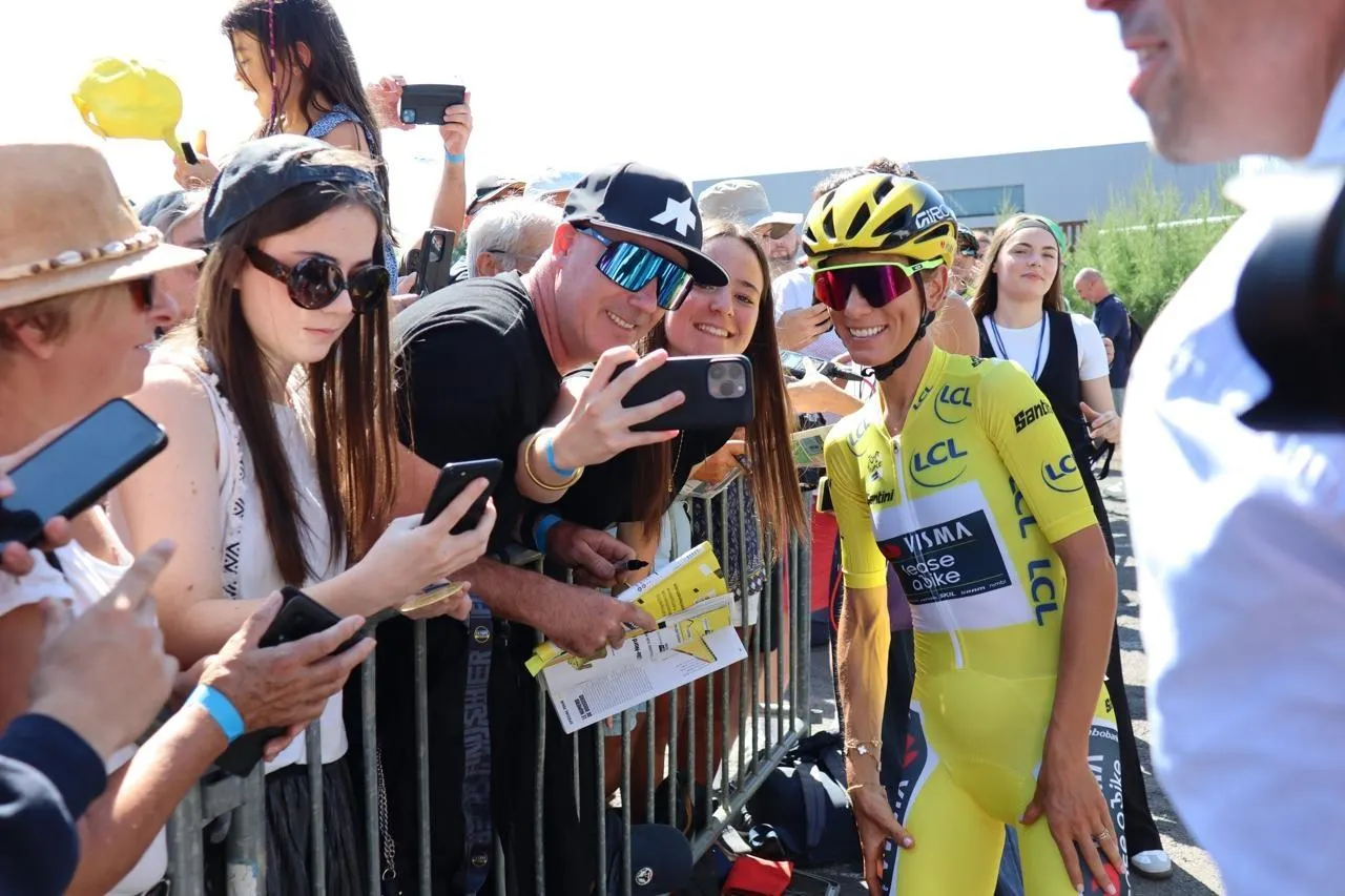 EN IMAGES. À Javené, le public conquis par Pauline Ferrand-Prévot ...