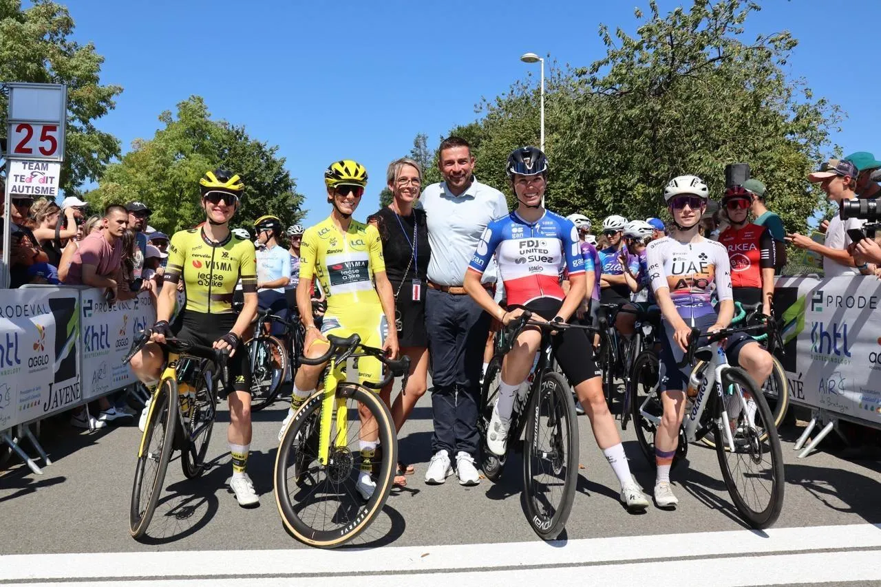 EN IMAGES. À Javené, le public conquis par Pauline Ferrand-Prévot ...