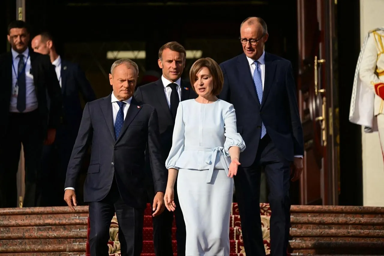 « La porte de l’Union européenne est ouverte » à la Moldavie, promet le ...