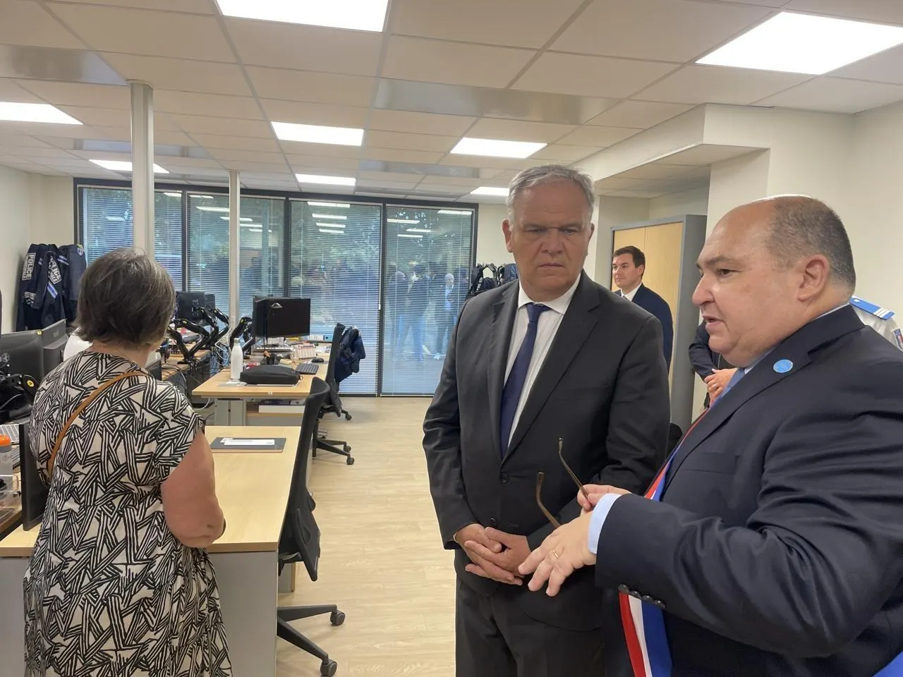 Au commissariat de Cesson-Sévigné, un ministre qui vient les mains ...