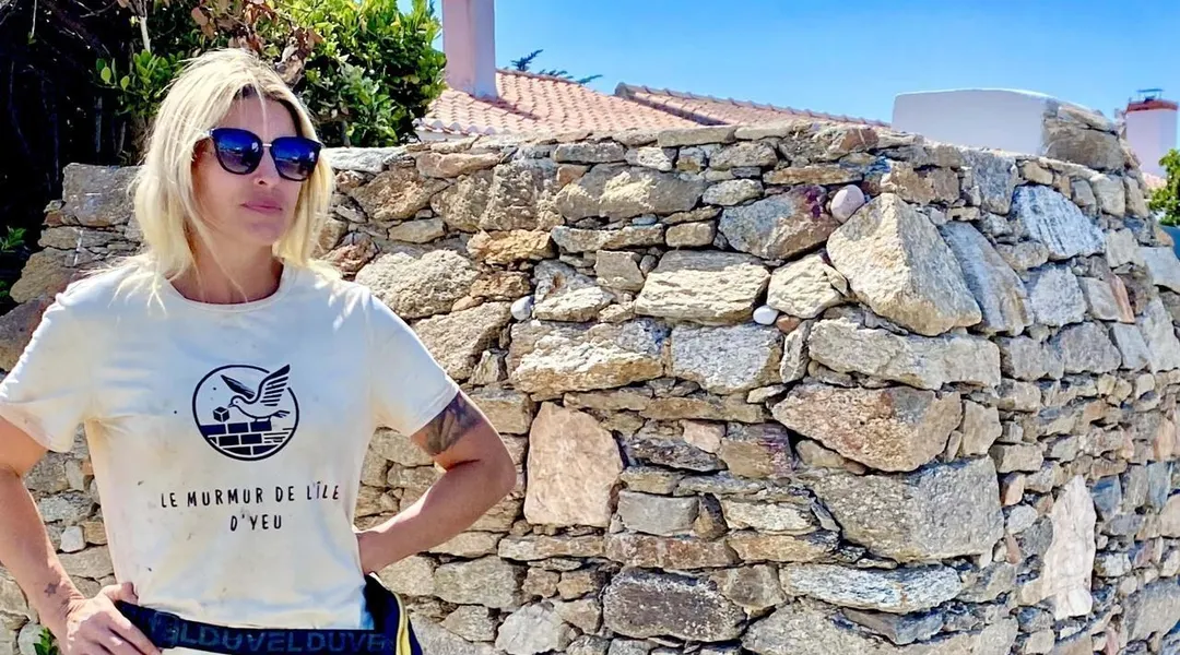 La tailleuse de pierre qui fait parler les murs de l’île d’Yeu - Saint ...