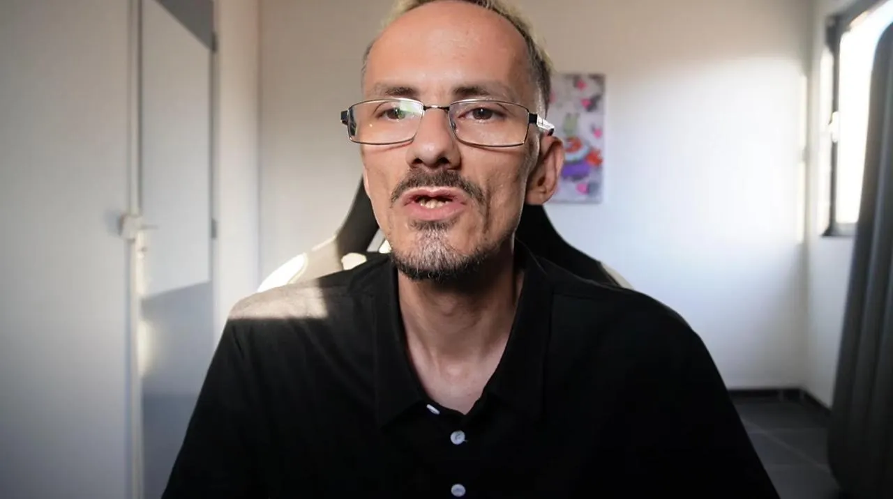 Mort de Jean Pormanove : le streamer Safine nie les violences et évoque des « blagues » - Grasse ...