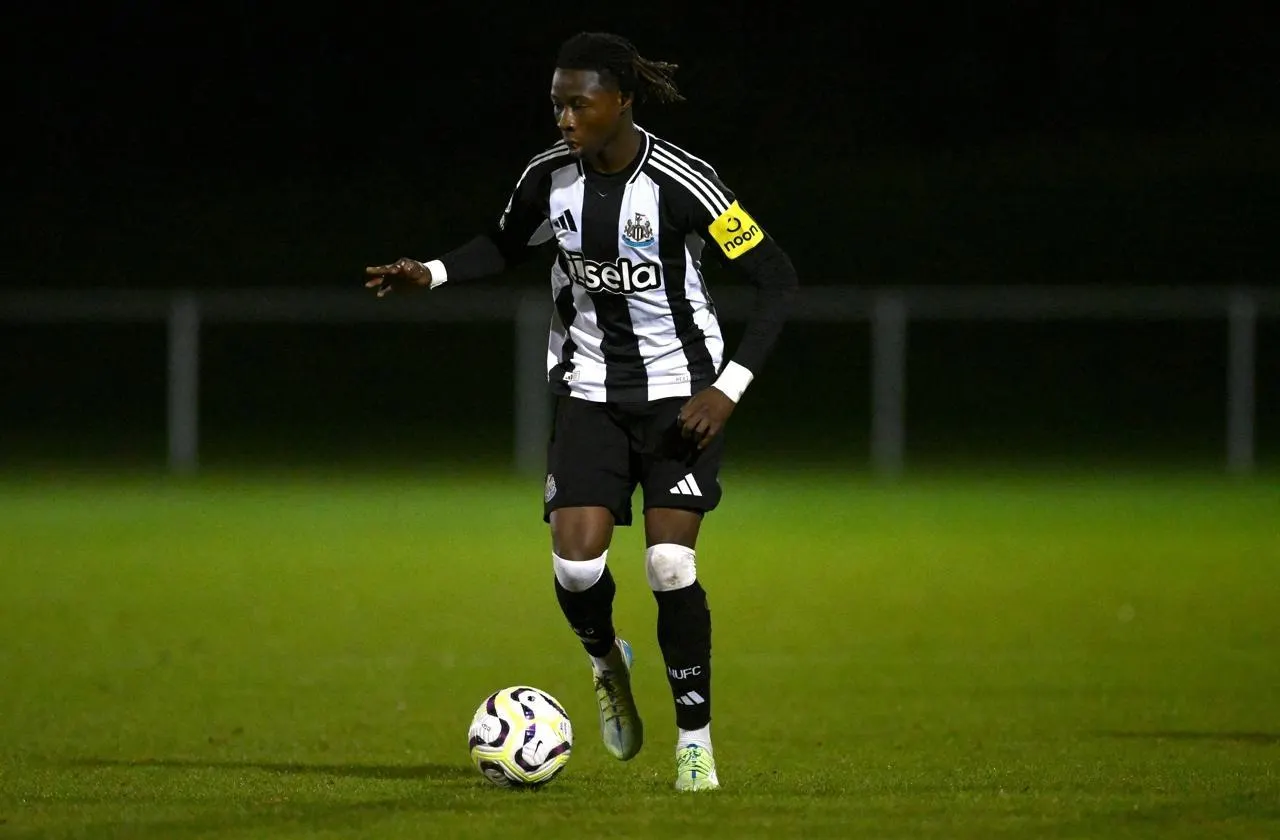 FC Lorient. Trevan Sanusi, jeune milieu offensif de Newcastle, devrait ...