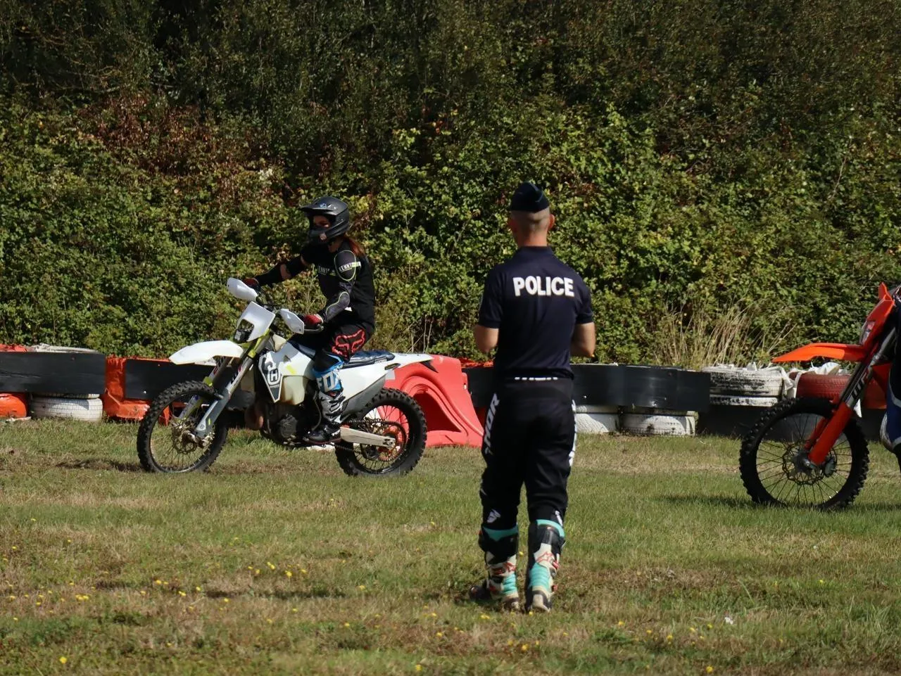 REPORTAGE. En Normandie, des motards apprennent à piloter avec un instructeur de la police ...