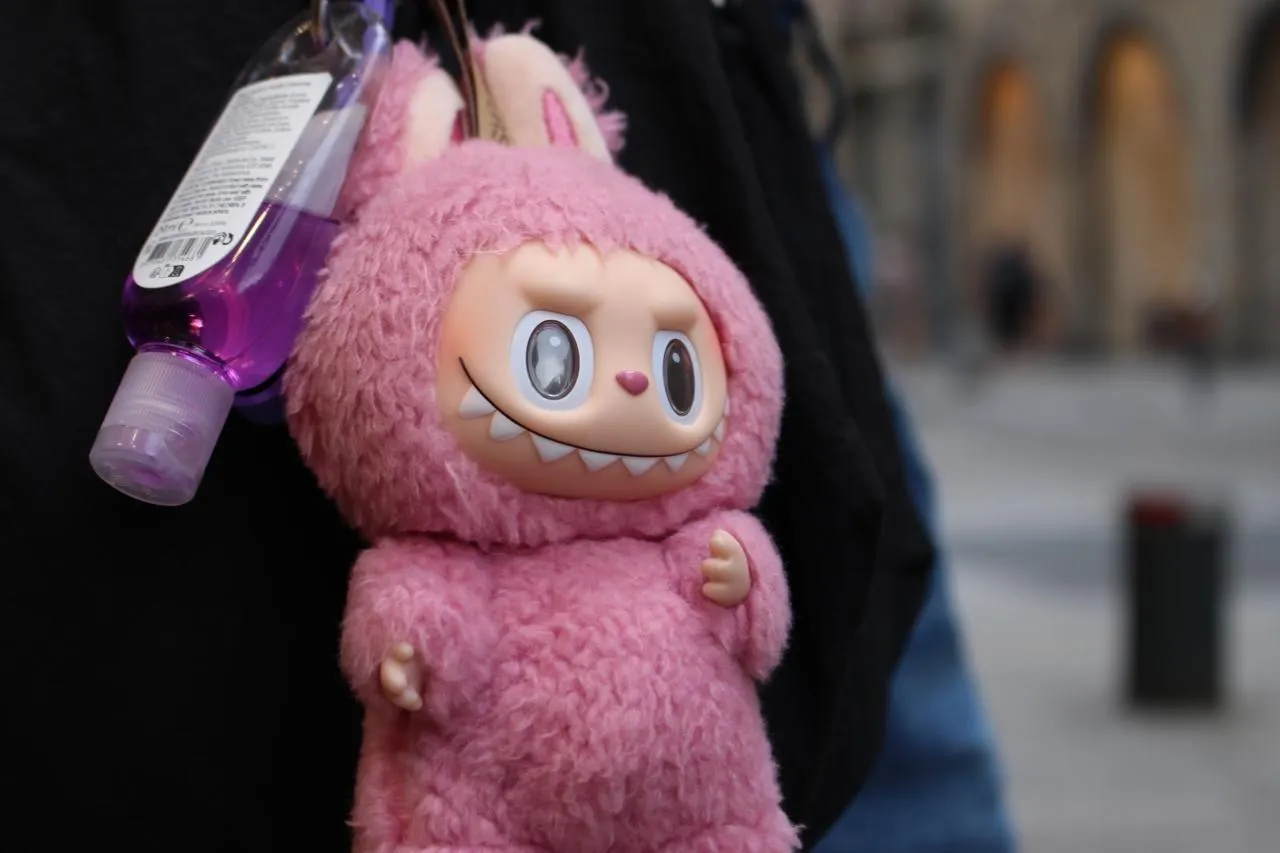 « C’est contagieux » : Labubu, petit monstre de consommation qui ...