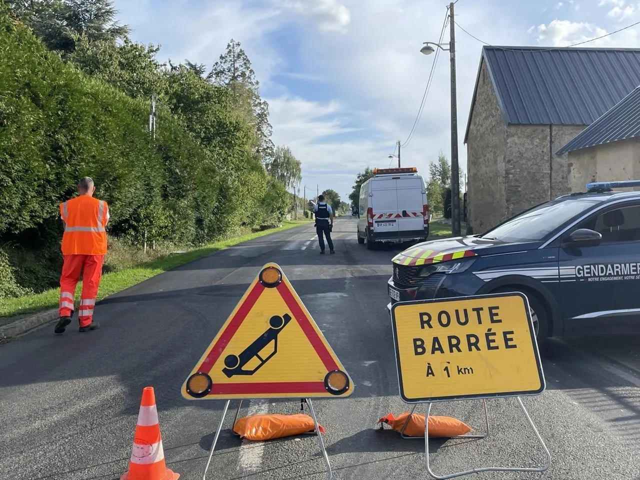 Un accident entre un poids lourd et une voiture fait un mort et cinq blessés en Sarthe ...