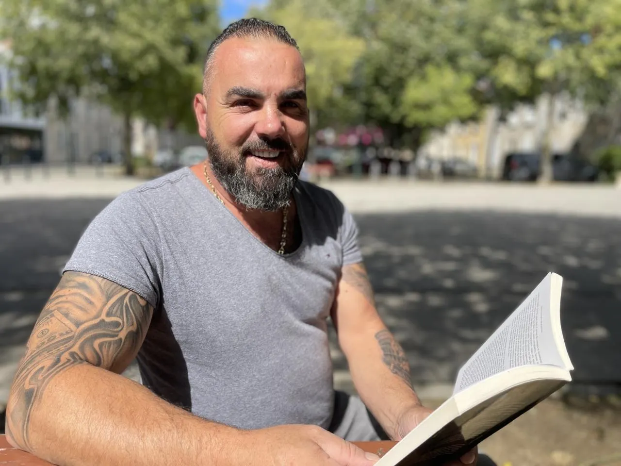 « À l’école, j’avais honte de moi » : À 46 ans, Mario apprend à lire ...