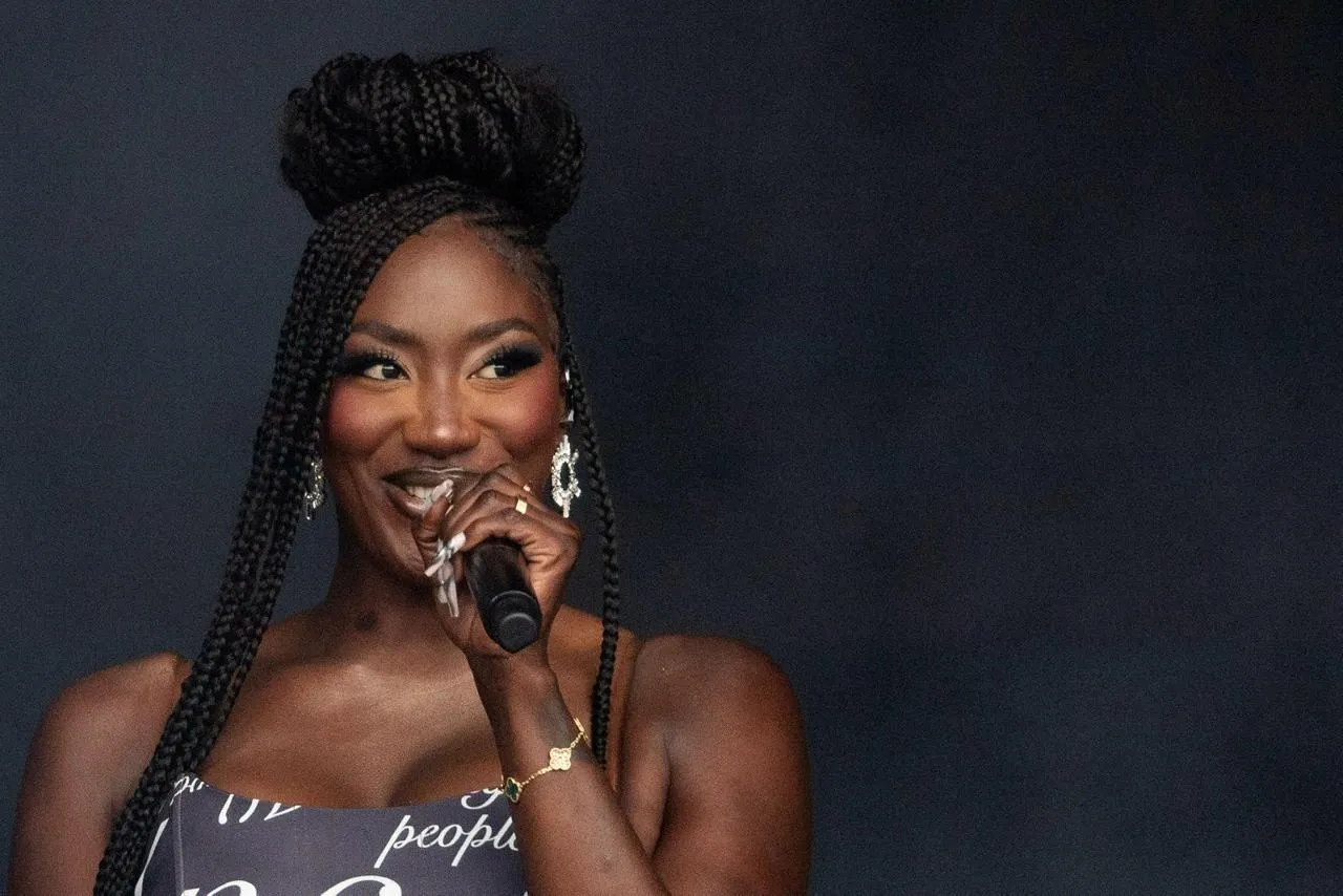 Tour Vibration 2025 : Aya Nakamura rejoint la programmation du concert ...