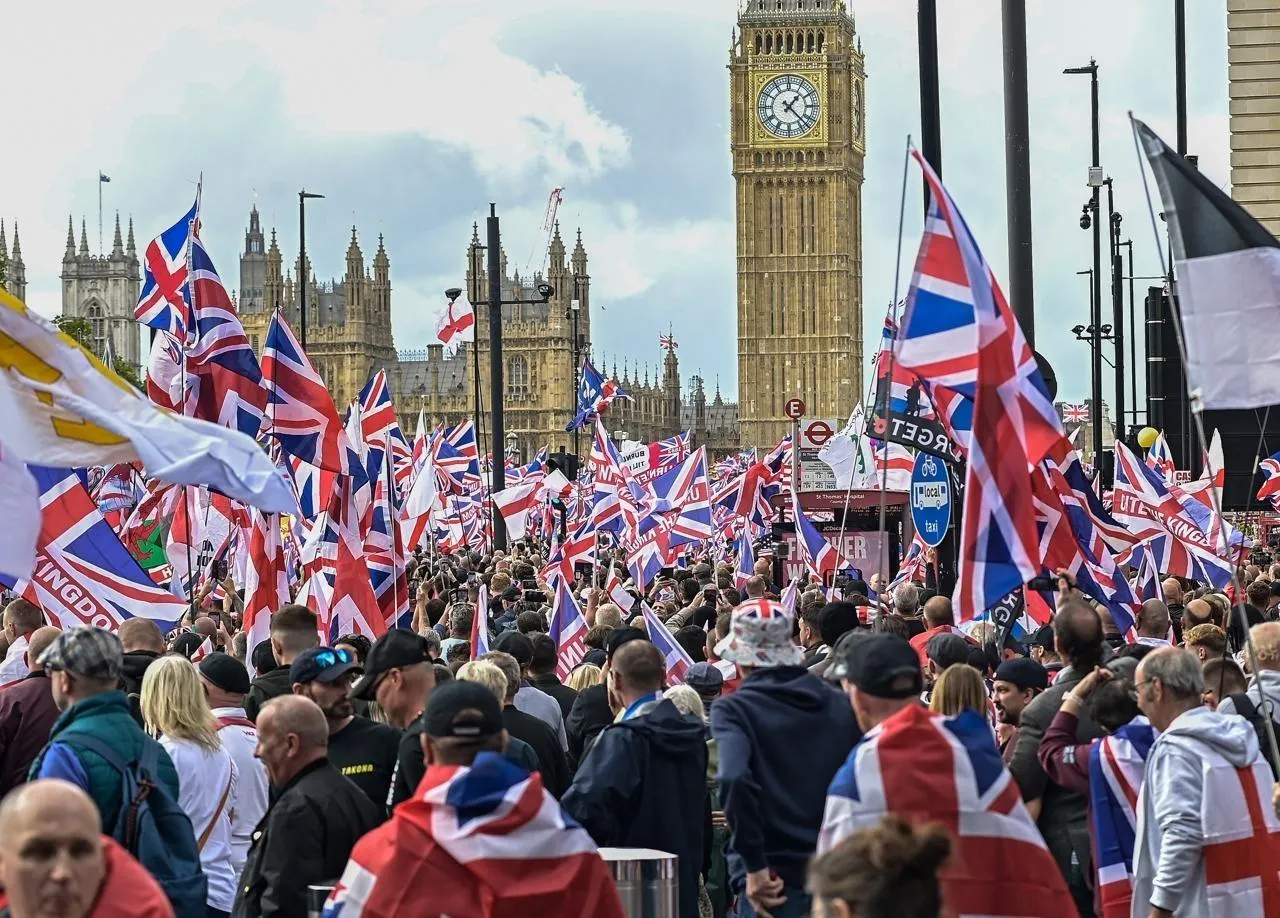 Manifestation d’extrême droite à Londres : 100 000 personnes dans les ...