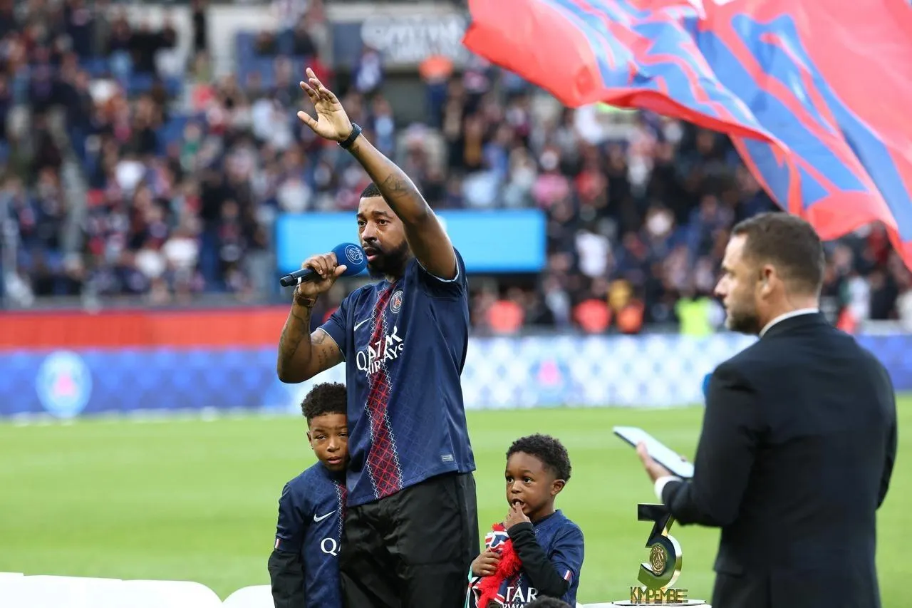 VIDÉO. Le vibrant hommage du Parc des Princes pour Kimpembe, en larmes ...