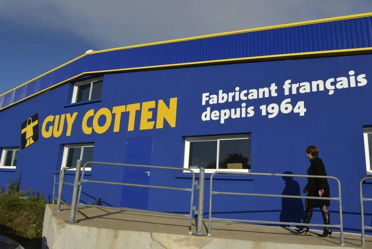 Célèbre pour son ciré jaune, l’entreprise Guy Cotten mise sur la ...