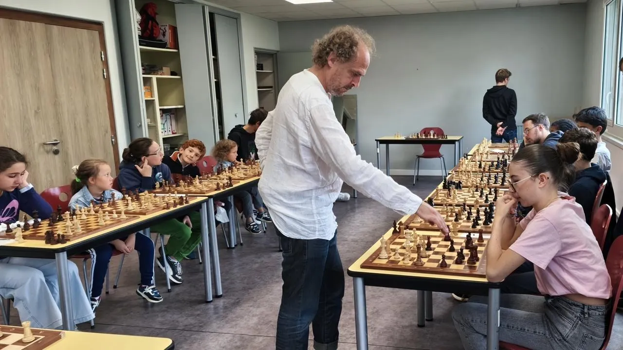 REPORTAGE. Près de Caen, un maître international d’échecs a affronté 17 ...