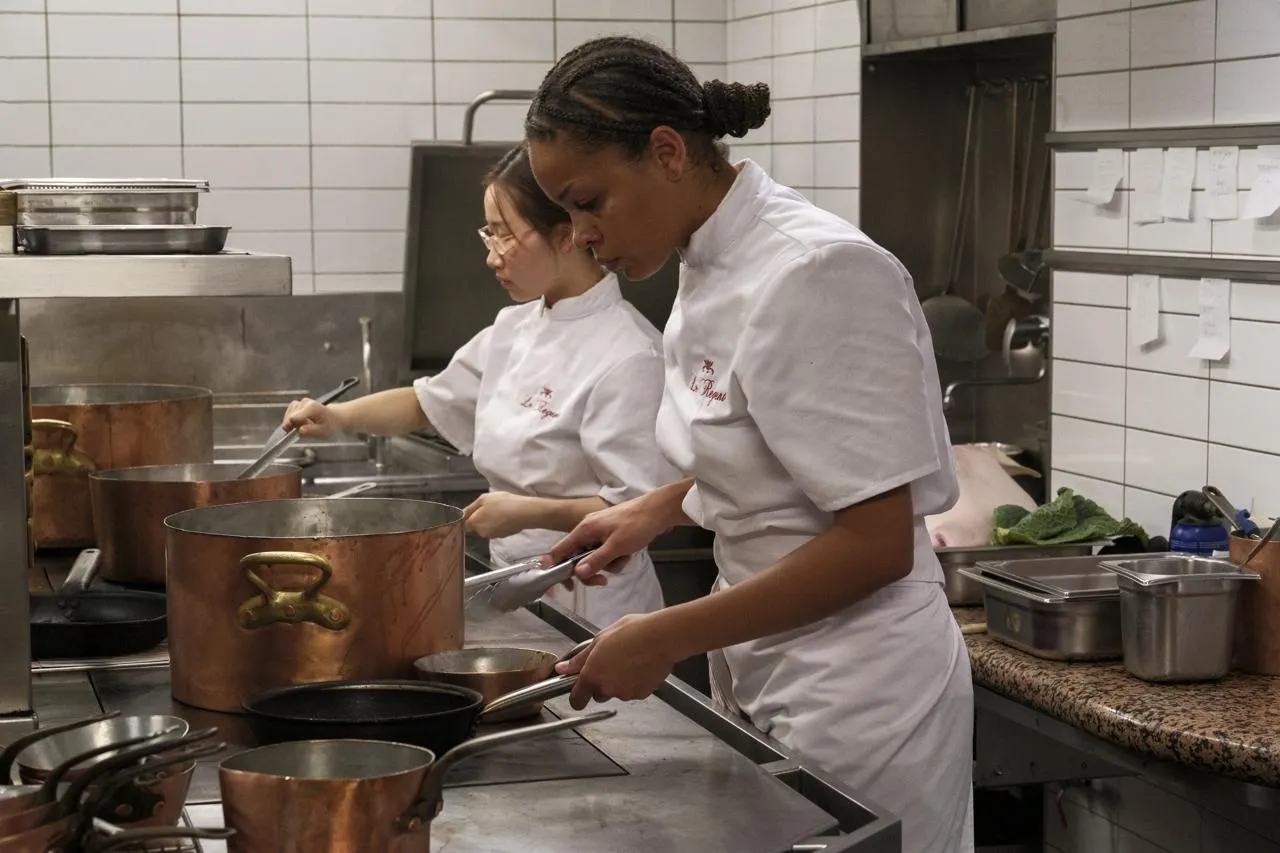 Quand la fougue combat le sexisme dans les cuisines de la série ...