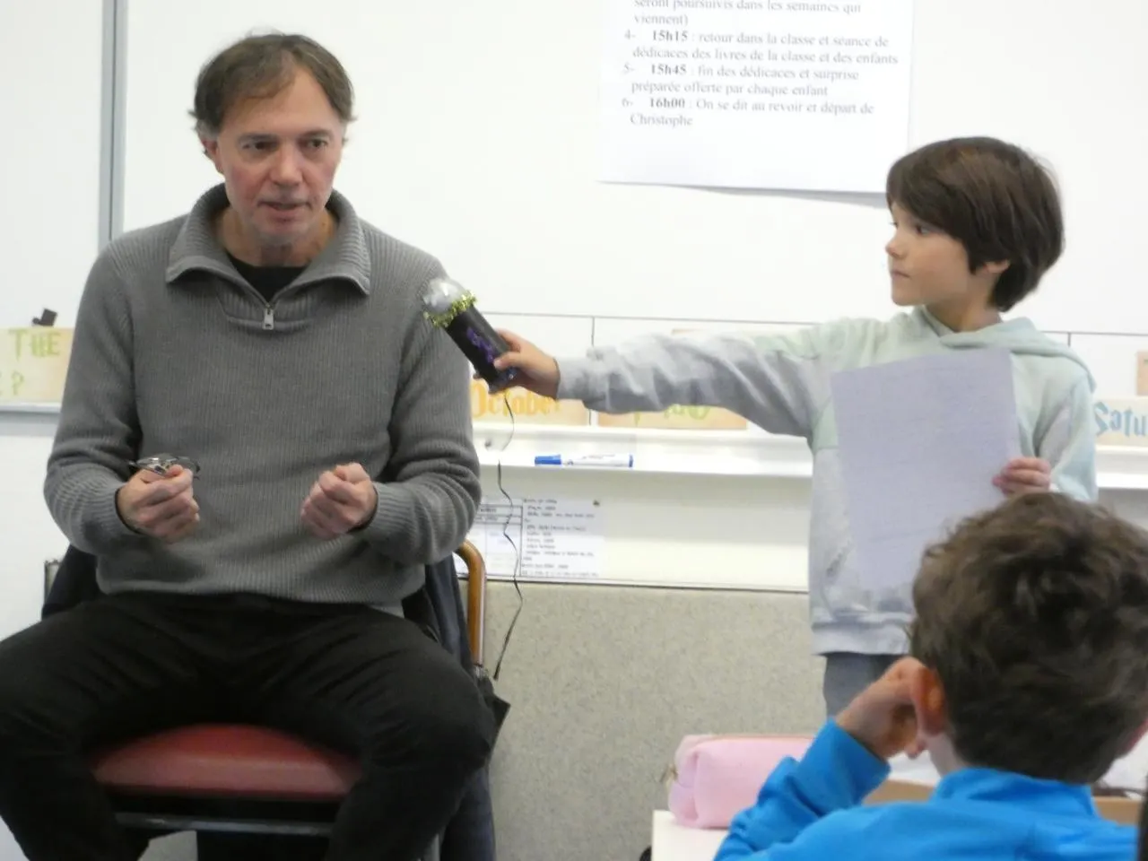 Prix Ouest-France Dimoitou : un auteur parle de son livre dans une ...