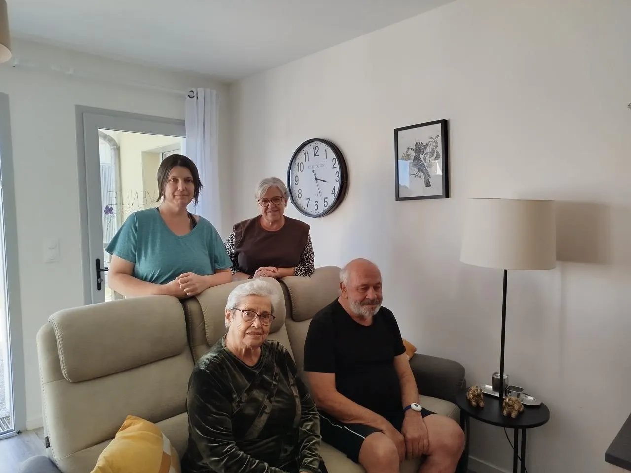 « Veiller à leur bien-être » : dans cette colocation pour seniors, Anne ...