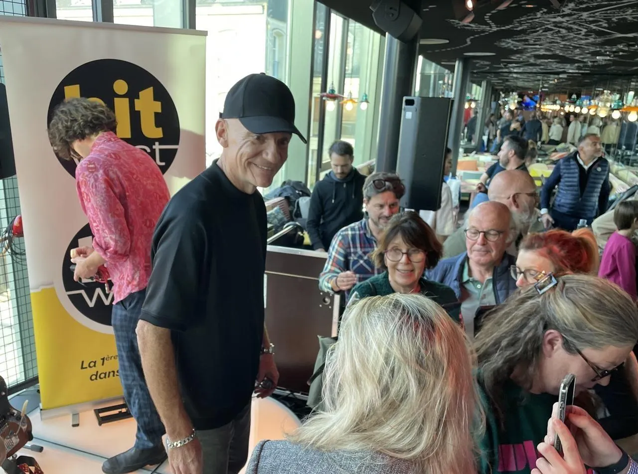 À Rennes, le chanteur Gaëtan Roussel dévoile son nouvel album devant ...