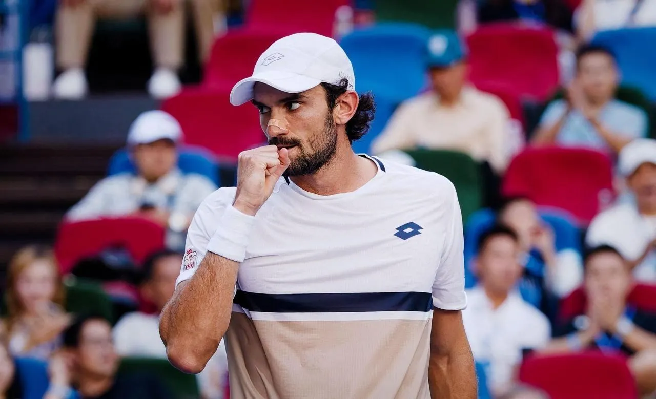 Qui est Valentin Vacherot, vainqueur surprise de Novak Djokovic au ...