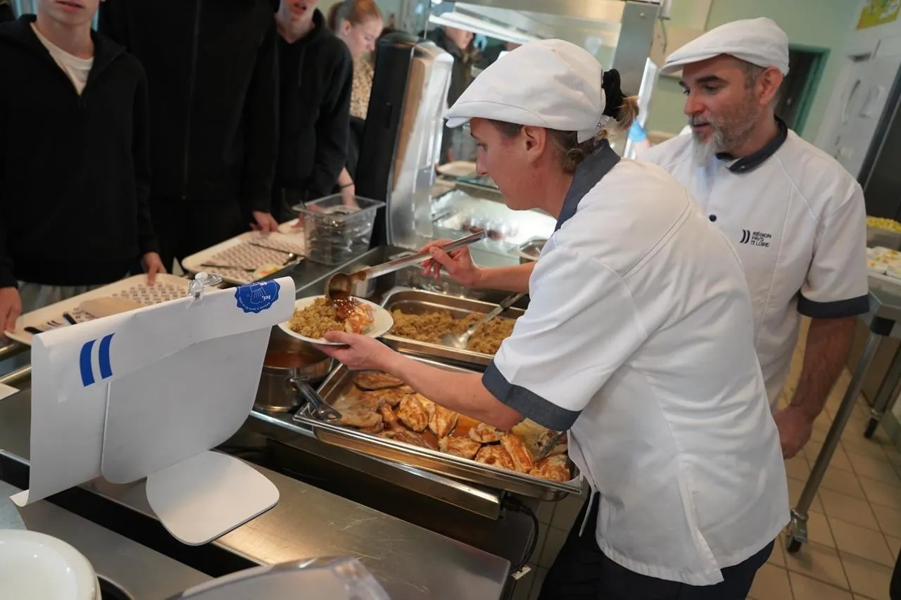 « Oui, on peut bien manger à la cantine » : comment ce lycée réenchante les menus scolaires - Le ...