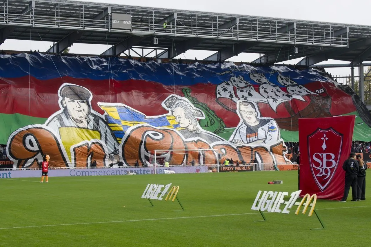 Match Lorient-Brest : les Merlus Ultras en forme avec un tifo XXL en ...