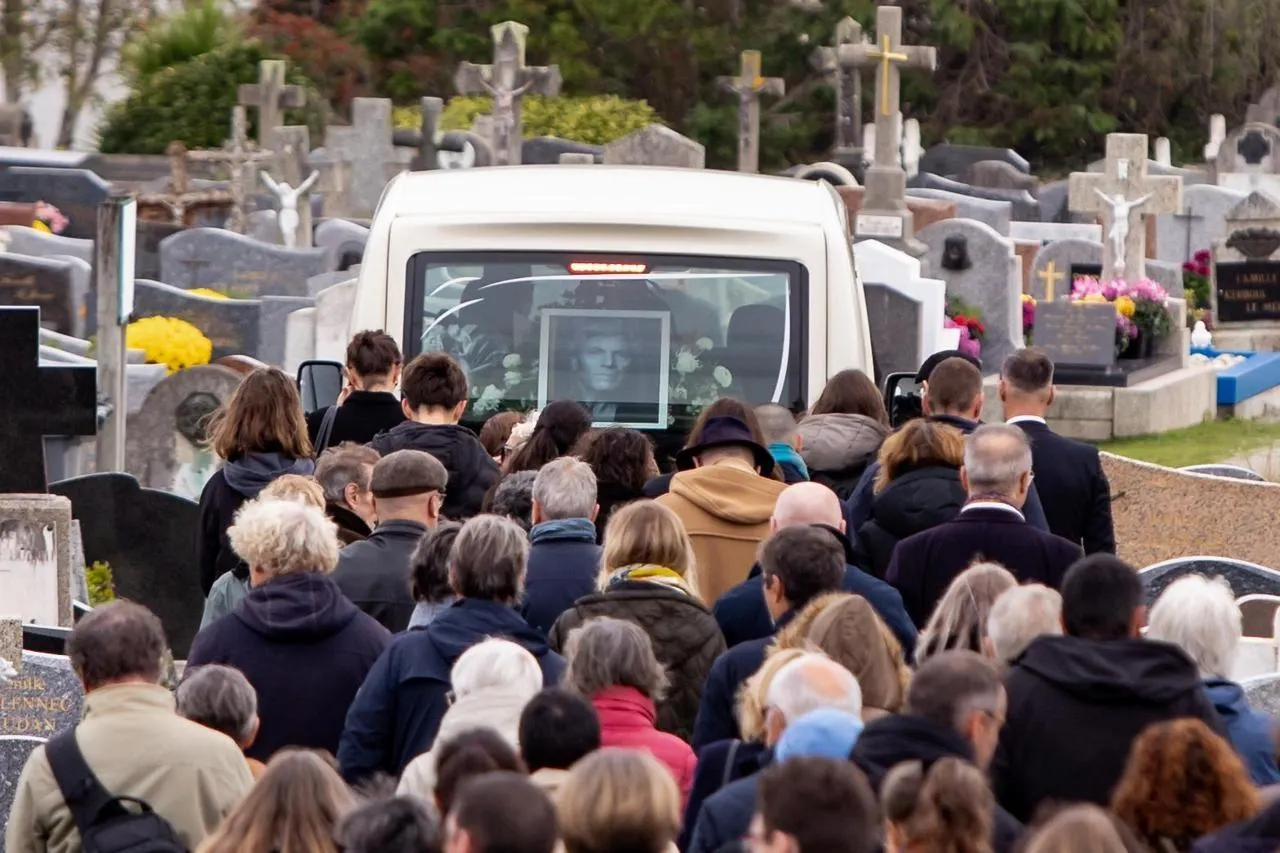 Obsèques de Tchéky Karyo en Bretagne. « C’était une belle personne » : ils ont rendu un - Tours ...