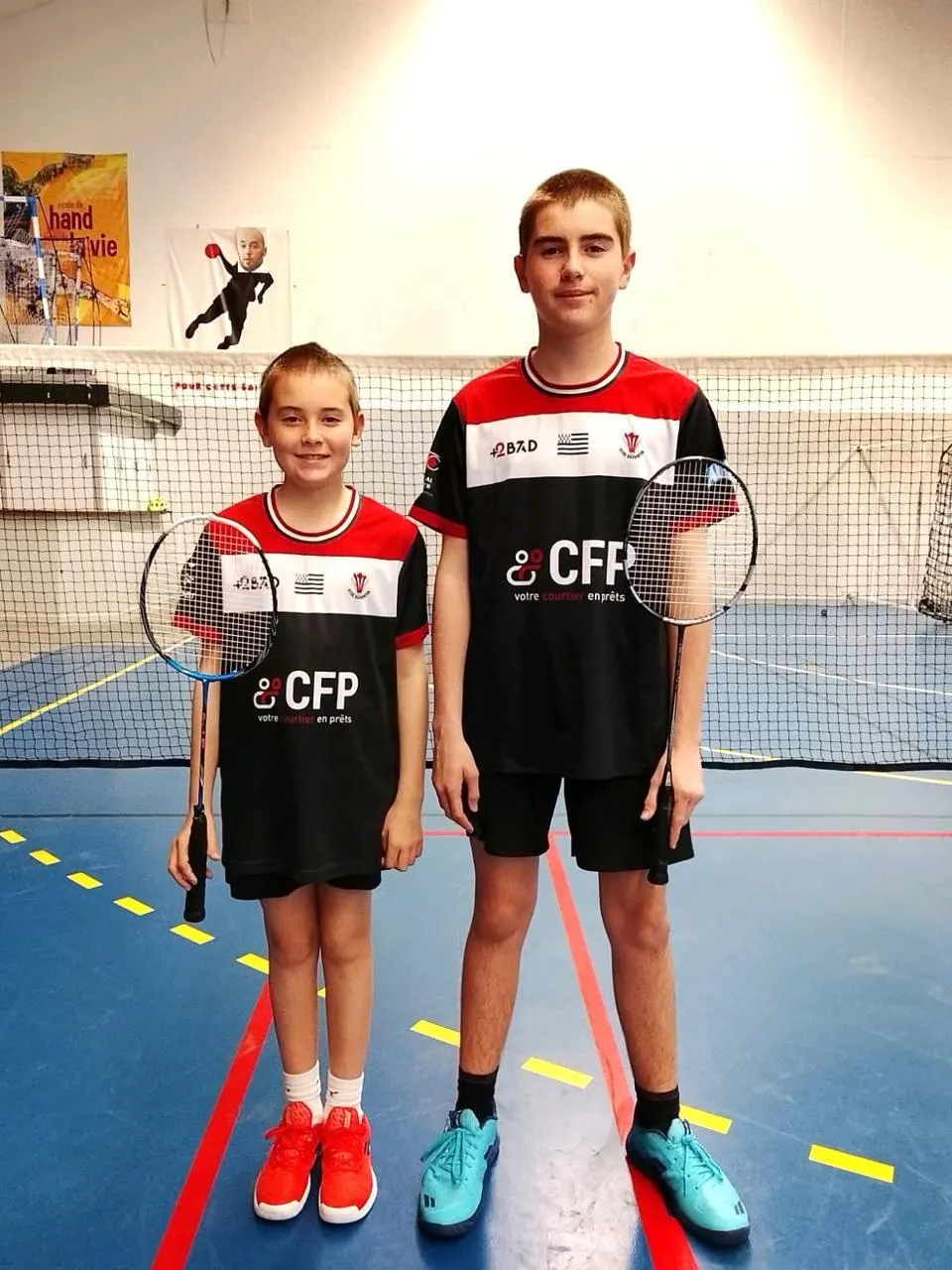 Raphaël et Lucas s’éclatent au badminton à Vitré - Vitré.maville.com