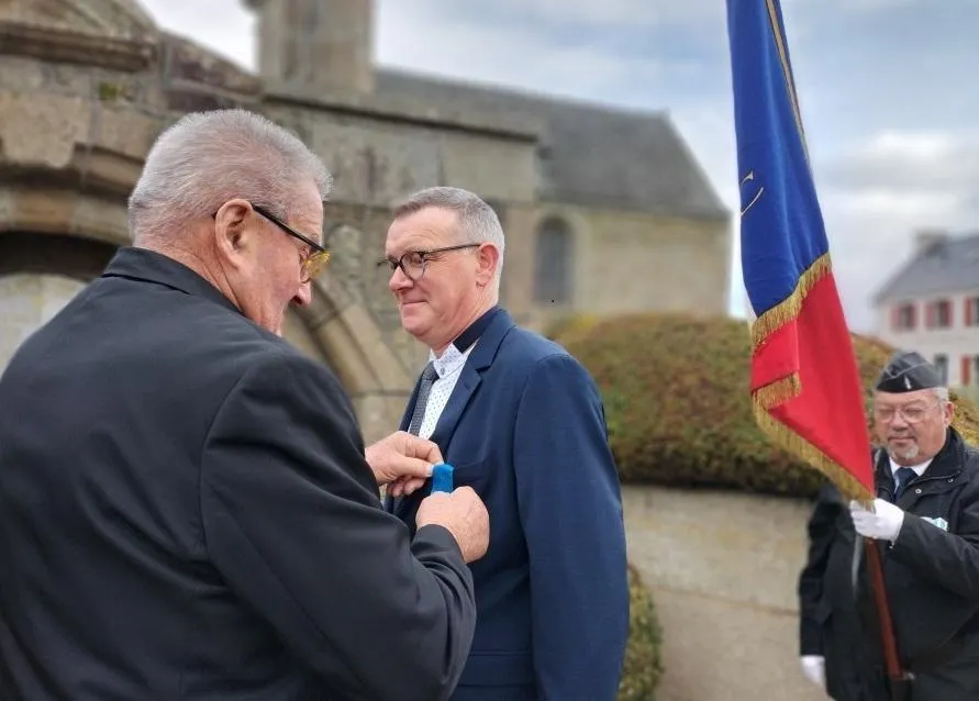 Le capitaine Fabrice Le Morvan reçoit la médaille du Mérite pour sa ...