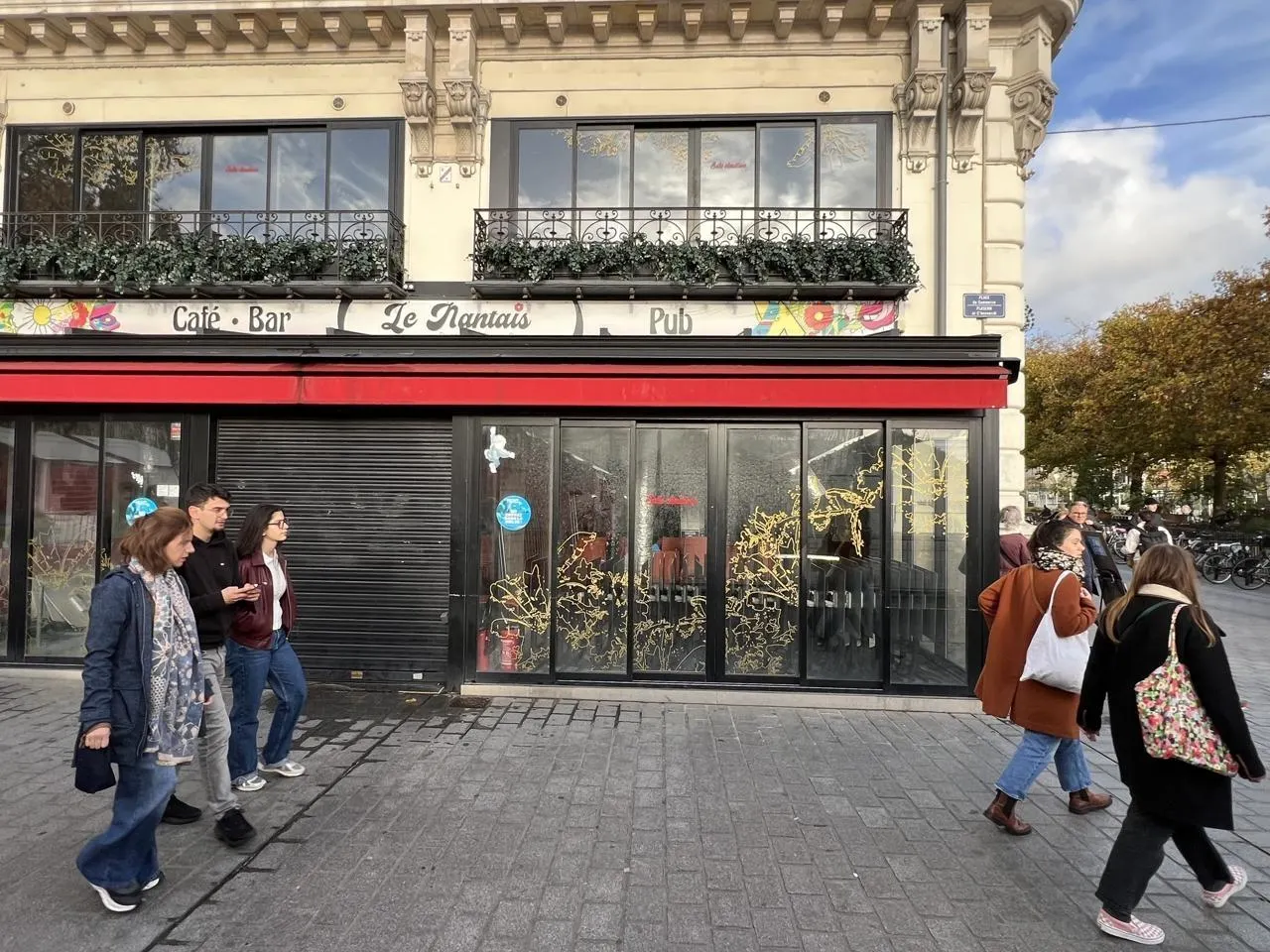 Boulangerie, café, brunch… Place du Commerce, à Nantes, ce ne sera pas ...