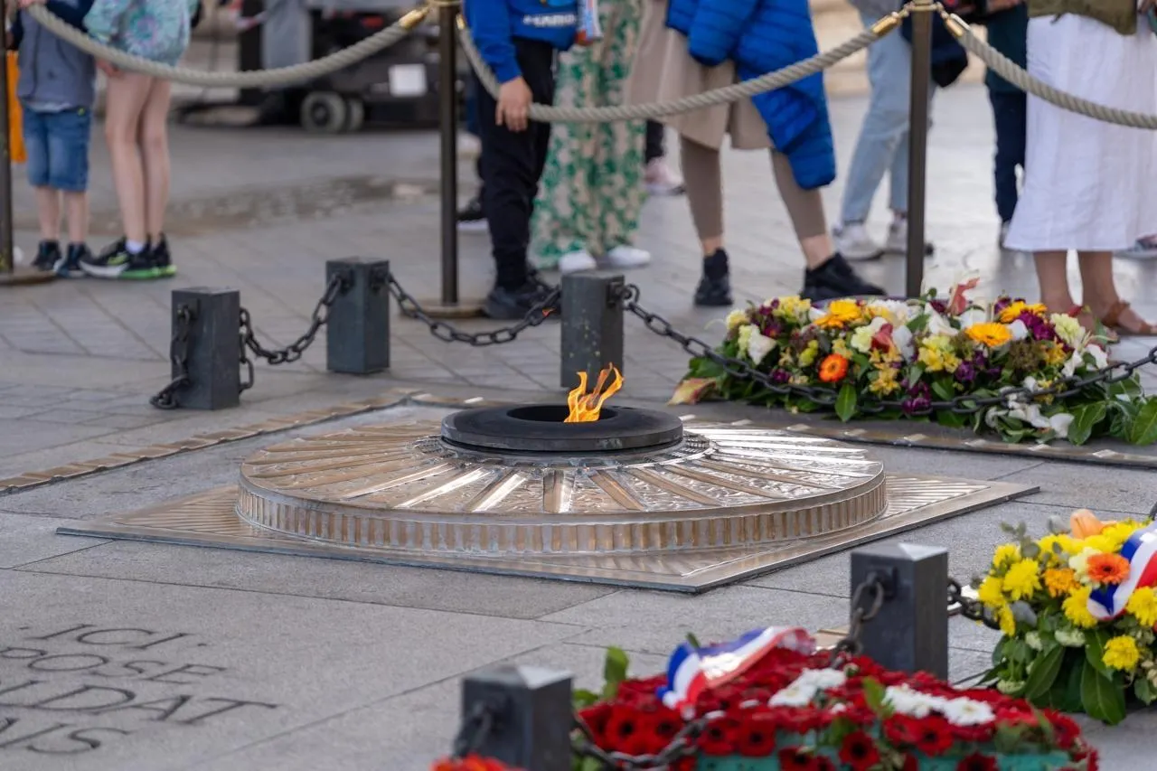 XV de France. Les Bleus ont ravivé la flamme sur la tombe du Soldat ...