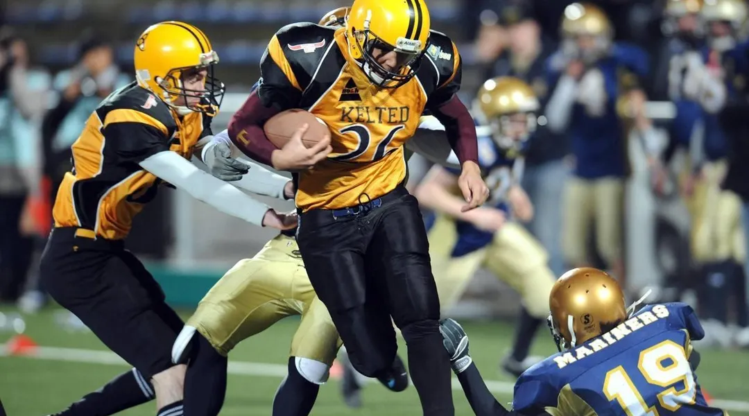 Entraîneur de football américain à succès et star d’une série Netflix ...