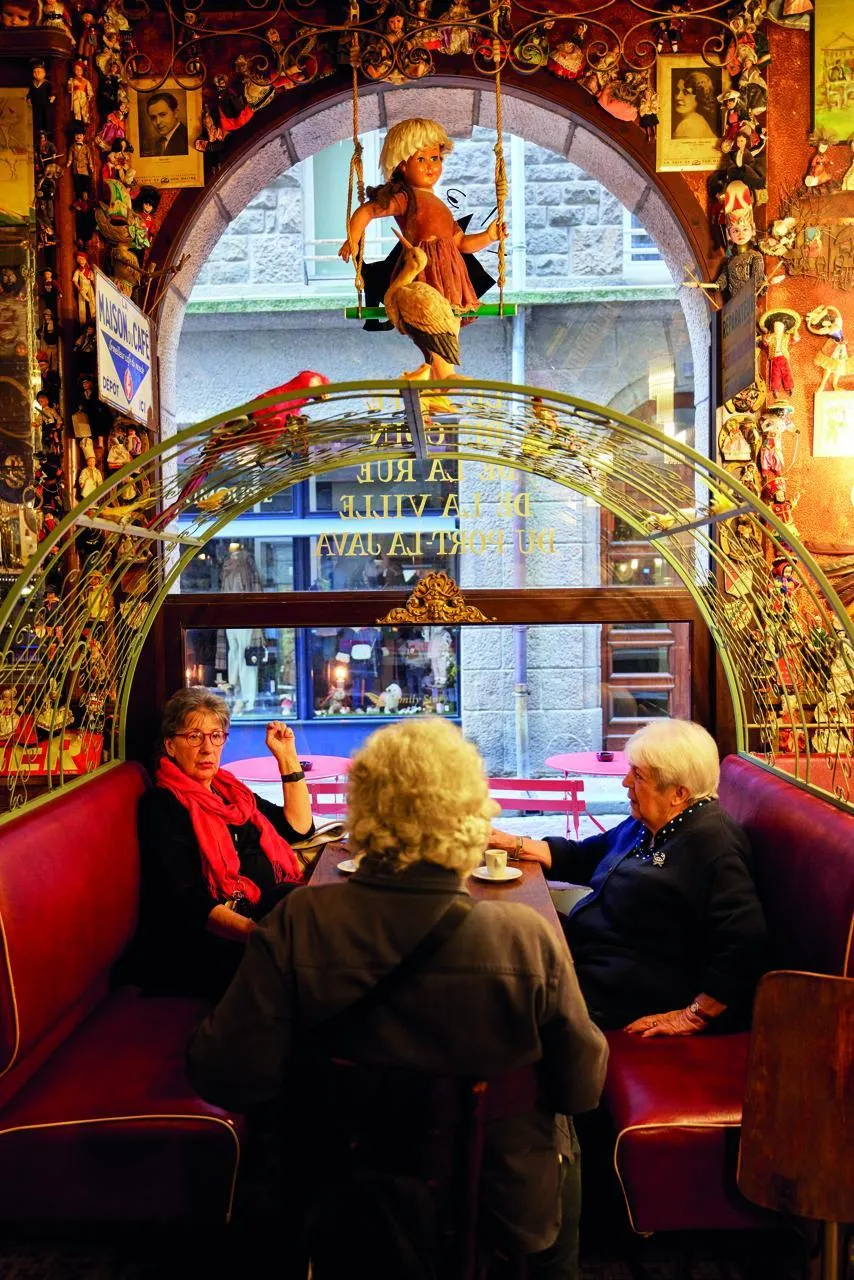 REPORTAGE. « C’est magique » : le Café du coin d’en bas de la rue du ...