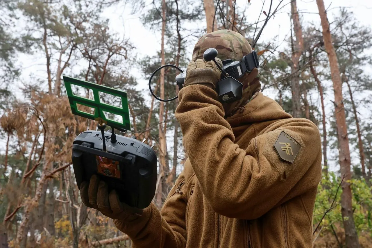 À quoi ressemble la « cape d’invisibilité » des soldats russes, qui ...