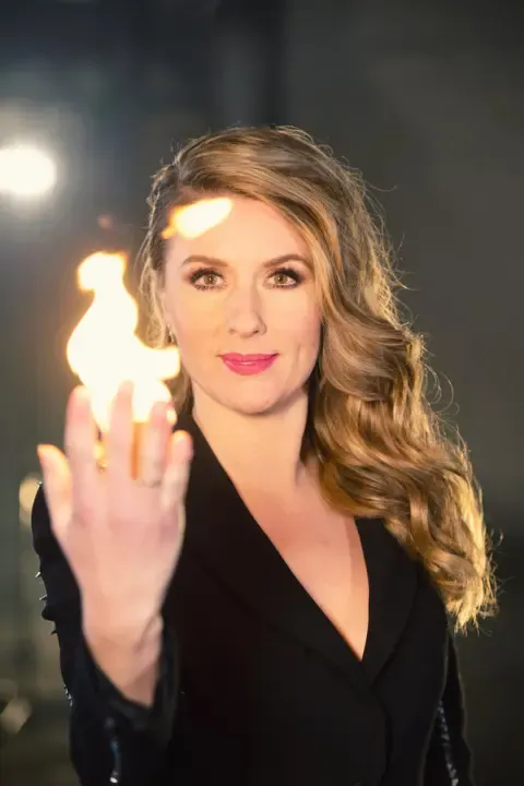 Caroline Marx, la magicienne qui embrase la scène - Laval.maville.com