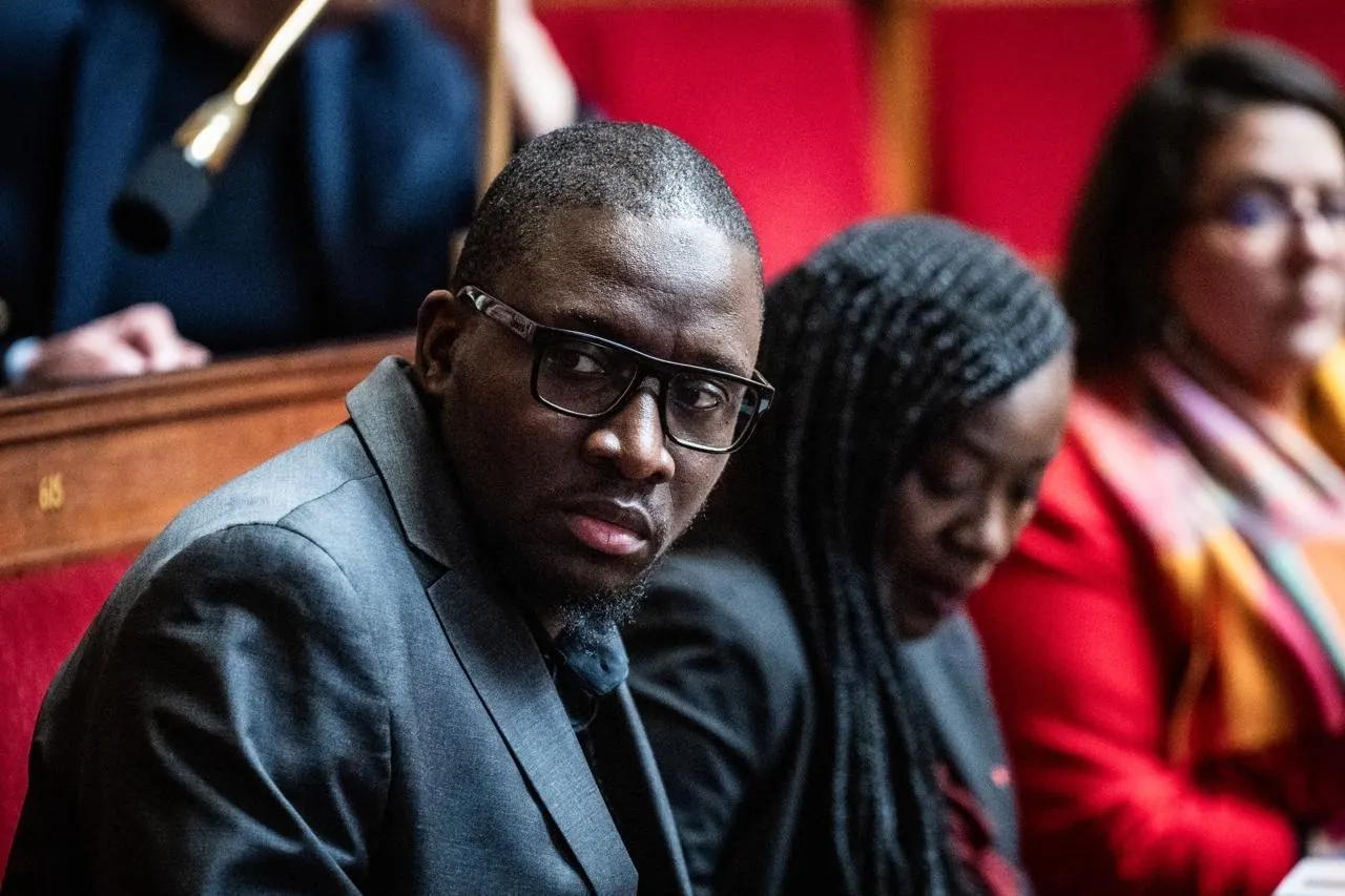 Cyberharcèlement raciste envers le député Aly Diouara : jusqu’à huit mois de prison ferme ...