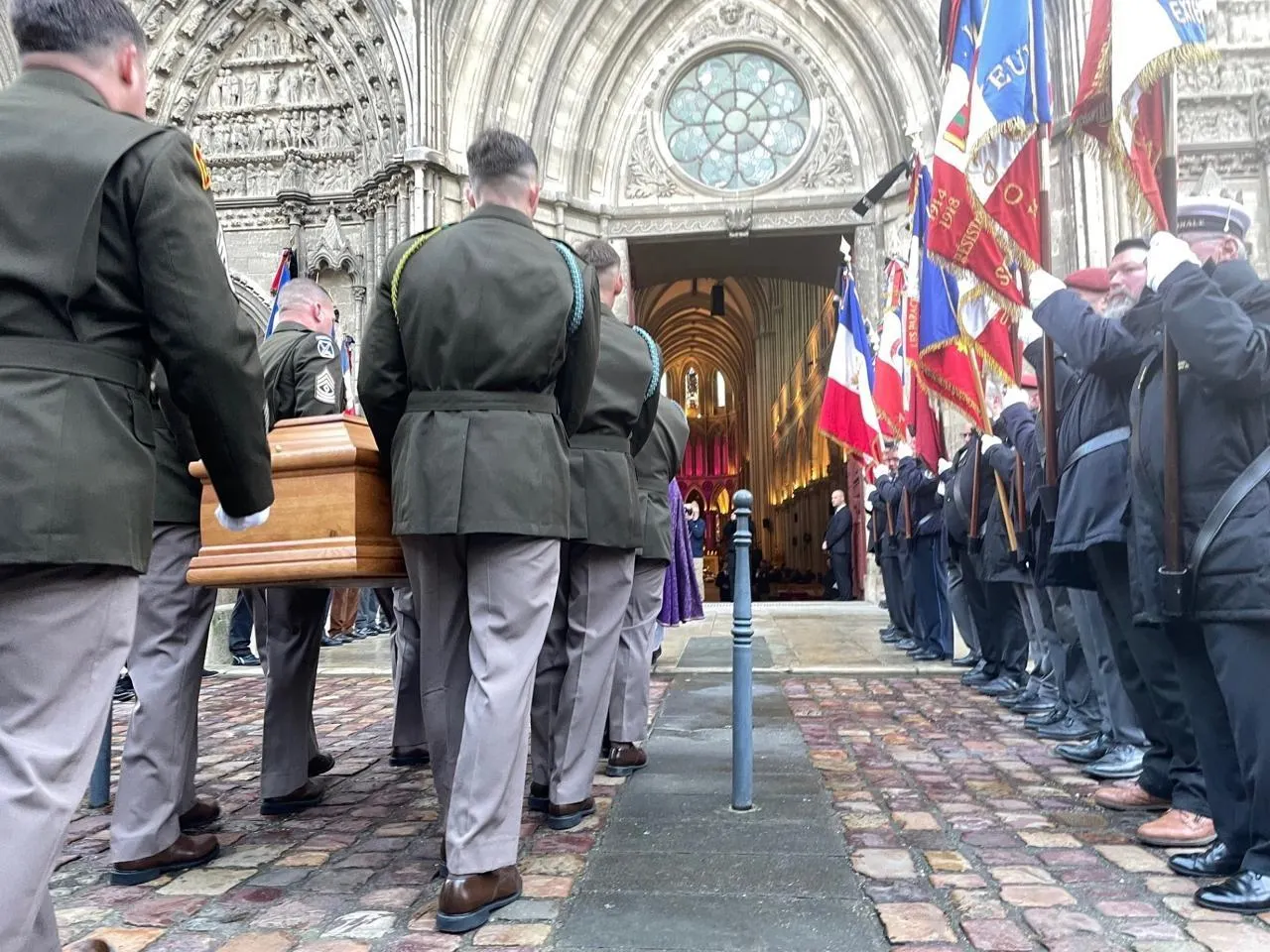EN IMAGES. « La France ne l’oubliera pas » : aux obsèques de Charles Norman Shay, un Allié ...